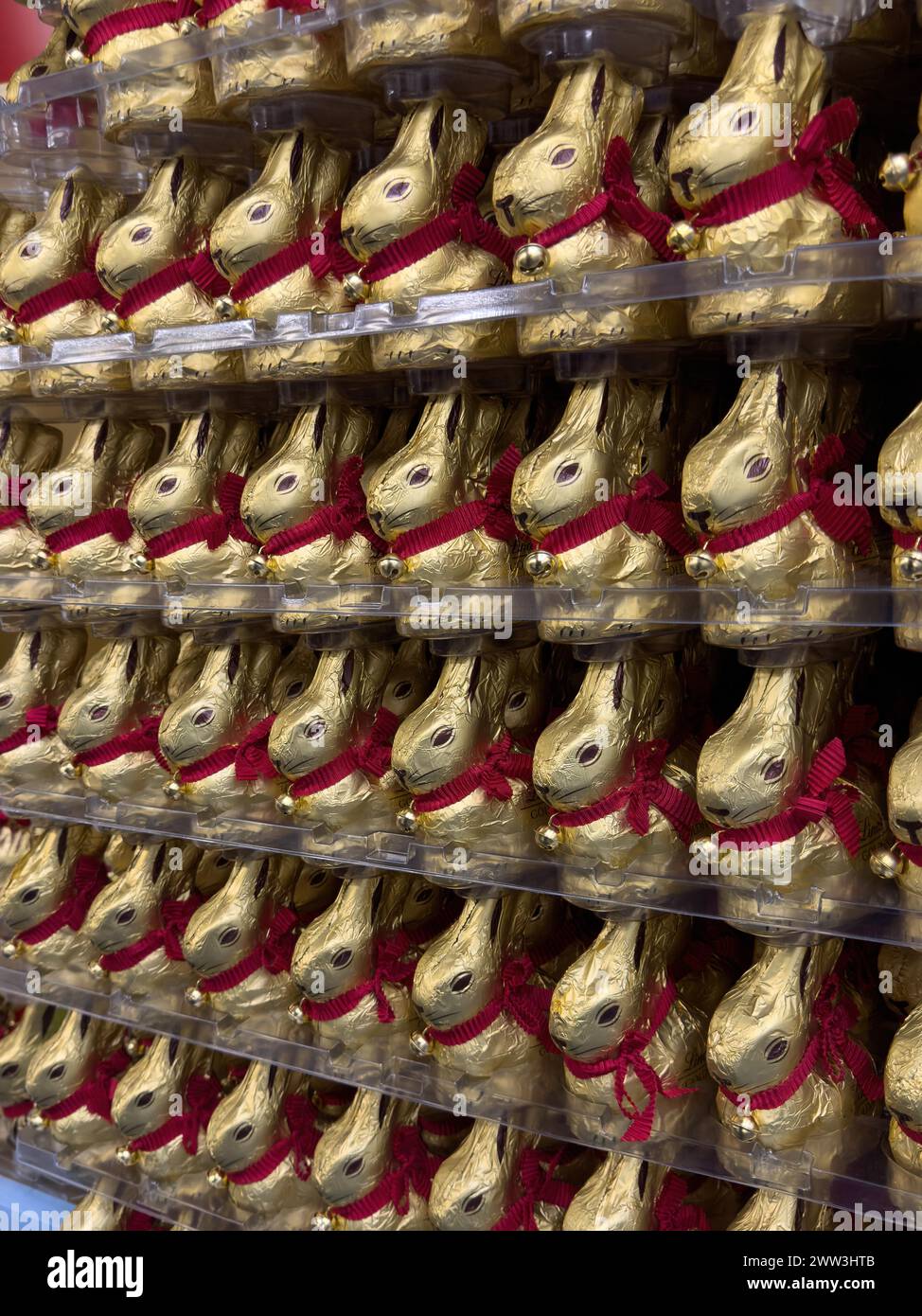 Plastic easter bunnies hi-res stock photography and images - Alamy