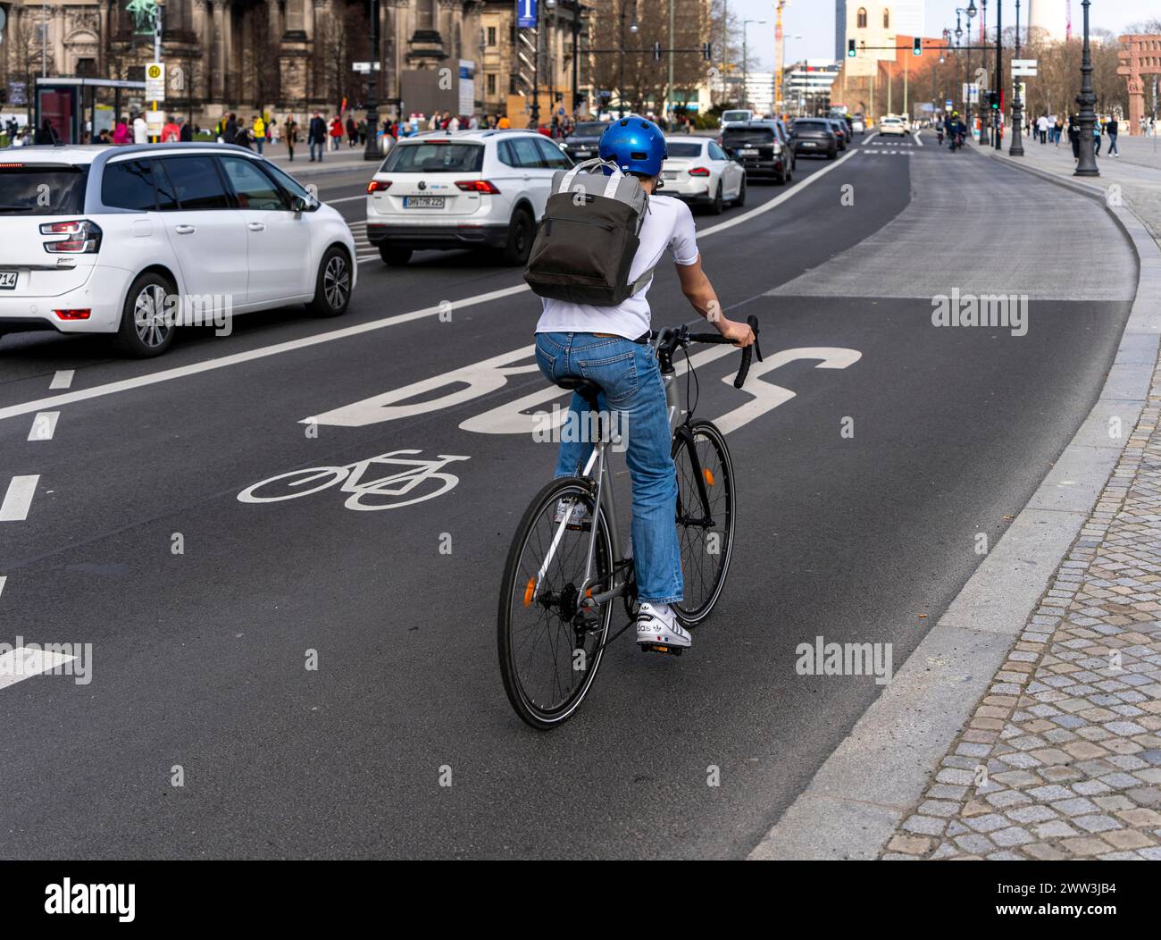 Combined bus and cycle lane, Unter den Linden Palace Bridge, Berlin ...