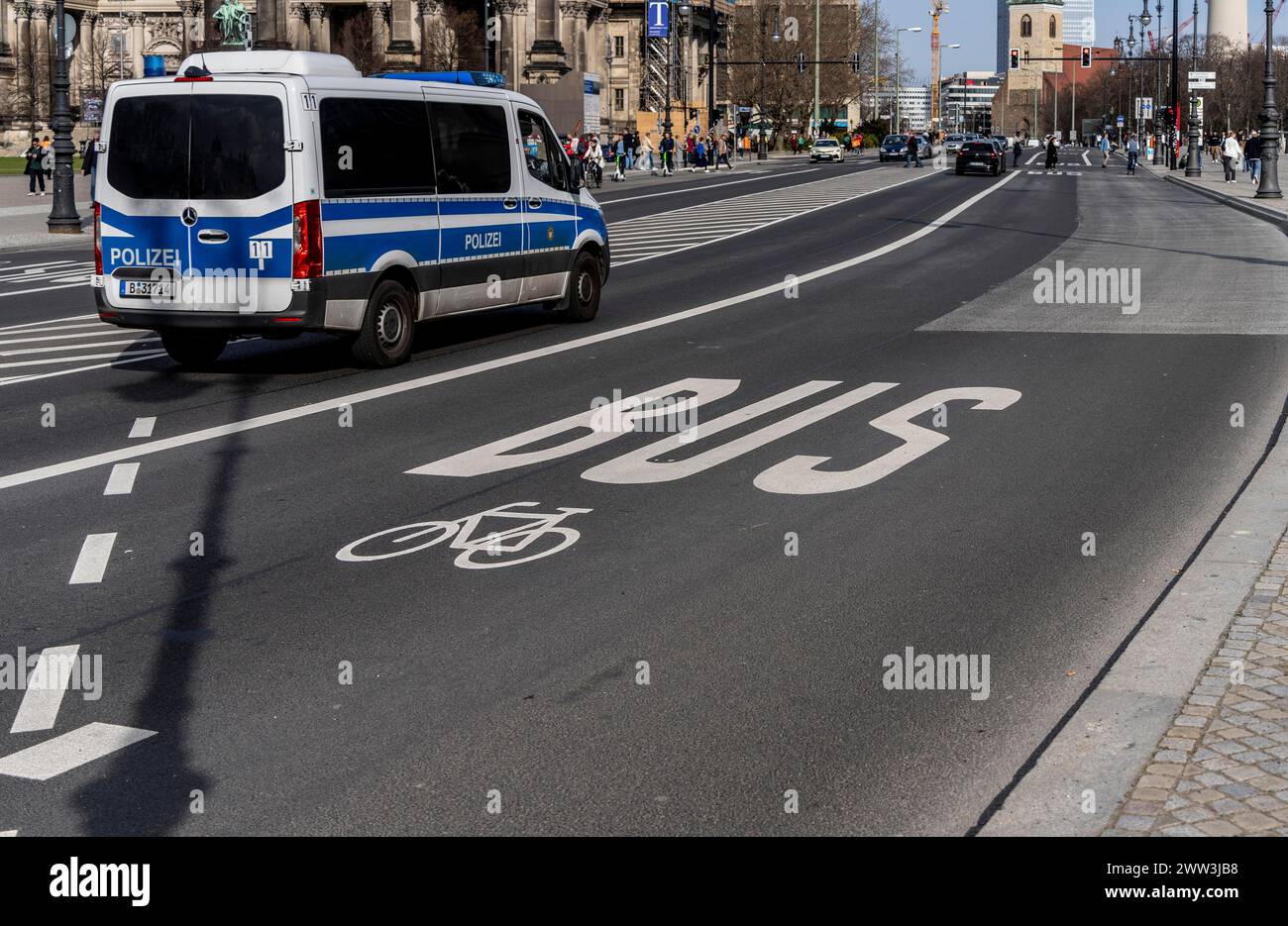 Combined bus and cycle lane, Unter den Linden Palace Bridge, Berlin ...