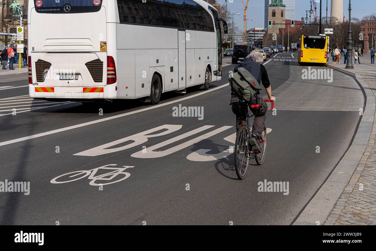 Combined bus and cycle lane, Unter den Linden Palace Bridge, Berlin ...