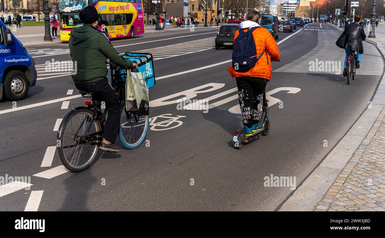 Combined bus and cycle lane, Unter den Linden Palace Bridge, Berlin ...