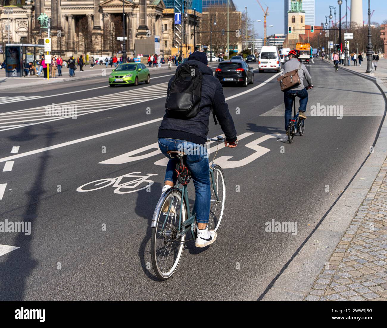 Combined bus and cycle lane, Unter den Linden Palace Bridge, Berlin ...