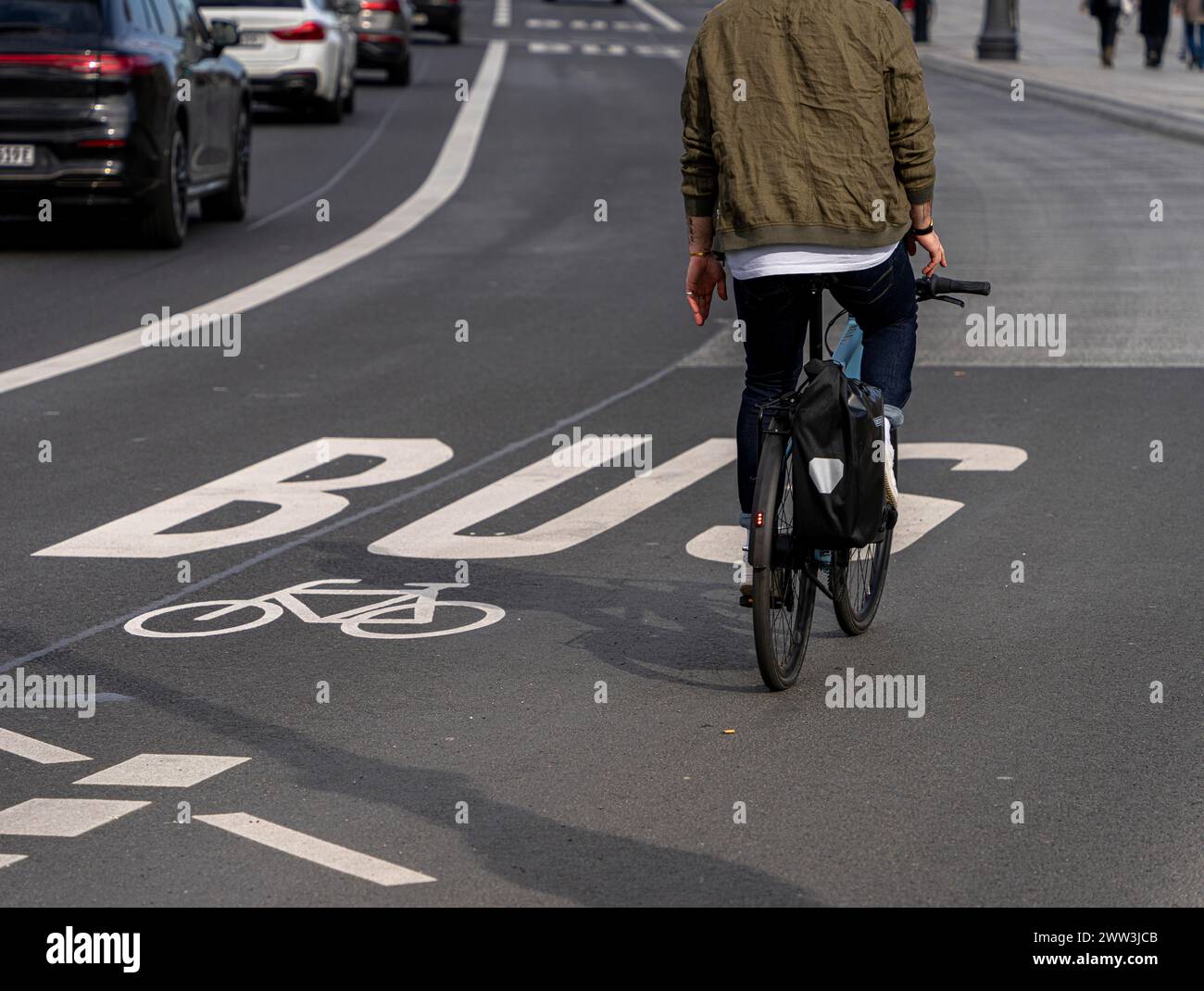 Combined bus and cycle lane, Unter den Linden Palace Bridge, Berlin ...