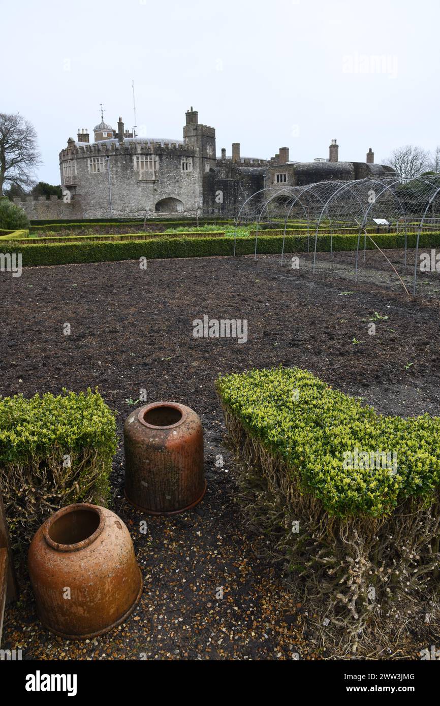 Castle vegetable plots hi-res stock photography and images - Alamy