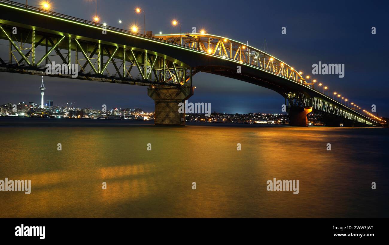 Auckland harbour bridge night hi-res stock photography and images - Alamy