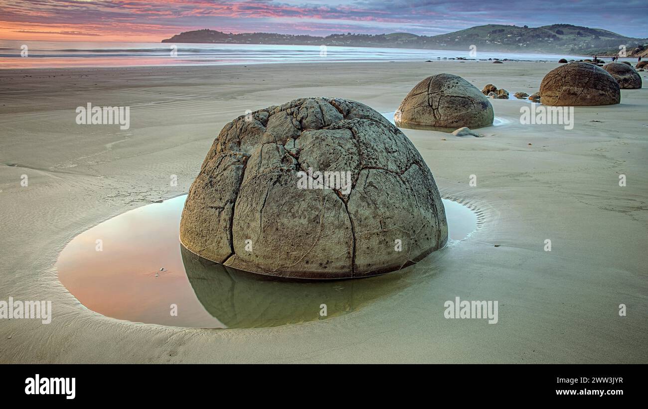 New Zealand, Moeraki Boulders, Otago, Moeraki, stone boulders, South ...