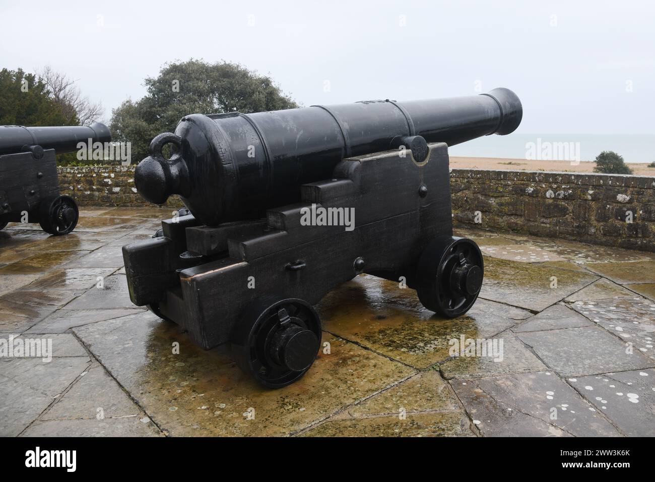 Early cannons and balls hi-res stock photography and images - Alamy