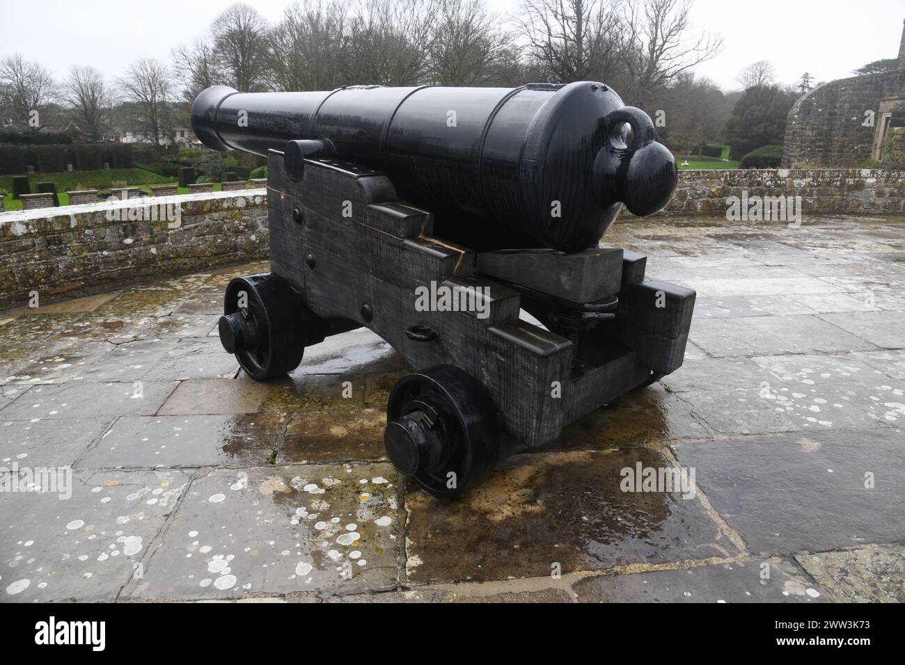 Early cannons and balls hi-res stock photography and images - Alamy