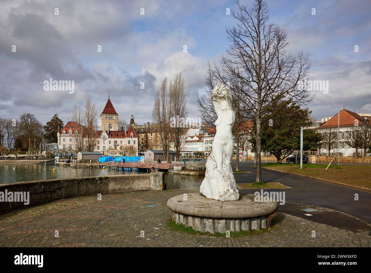 Statue of the Virgin of Lake Geneva, Vierge du Lac with the lakeside ...
