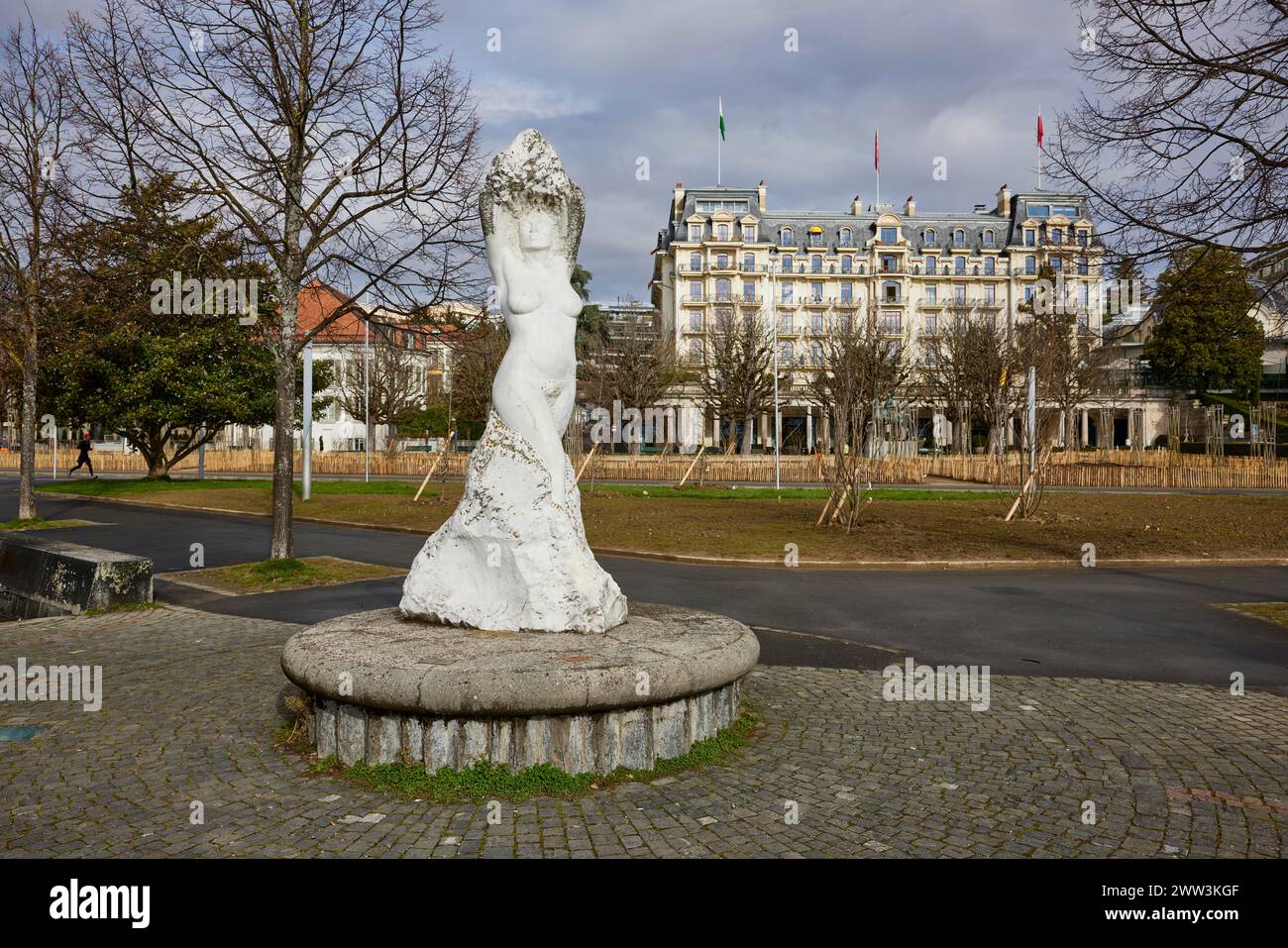 Statue of the Virgin of Lake Geneva, Vierge du Lac and the Hotel Beau ...