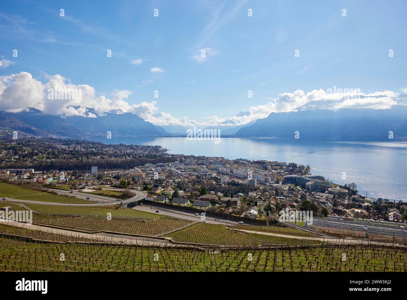 Main road 12 leads through the UNESCO World Heritage vineyard terraces ...