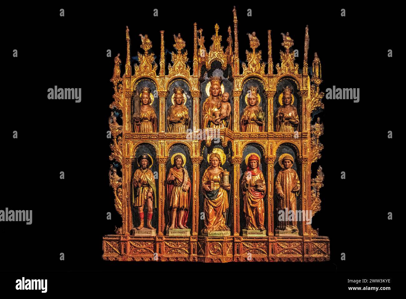 Gothic altarpiece hi-res stock photography and images - Alamy