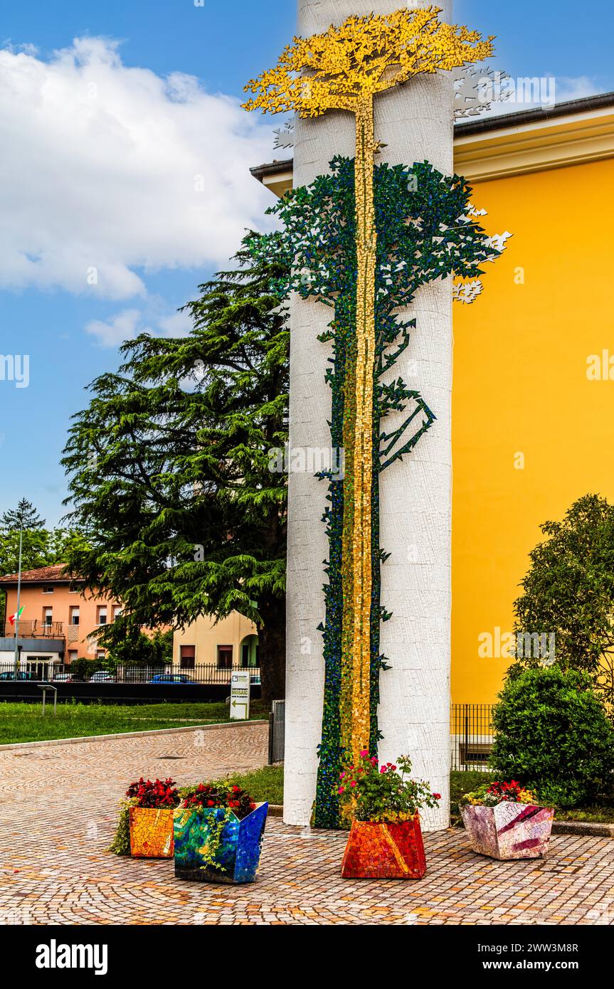 Outdoor mosaic, mosaic school that produces mosaic masters, Spilimbergo ...