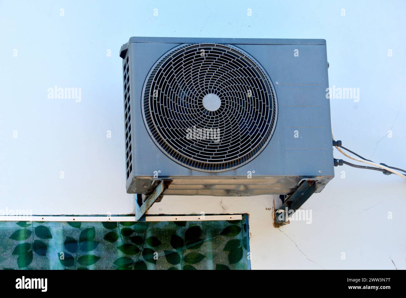 Air conditioned office building hi-res stock photography and images - Alamy