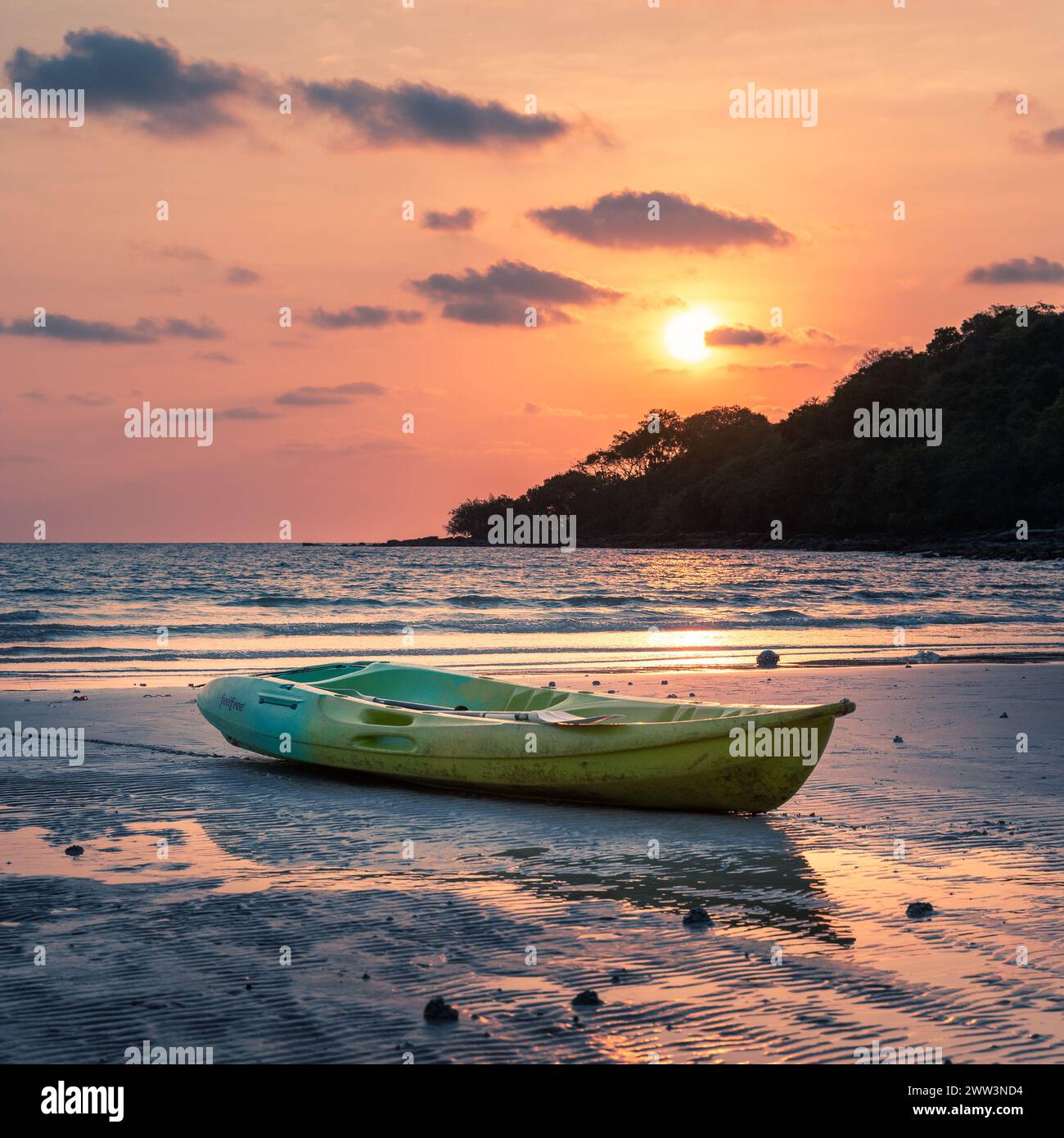Kayak golden sunset hi-res stock photography and images - Alamy