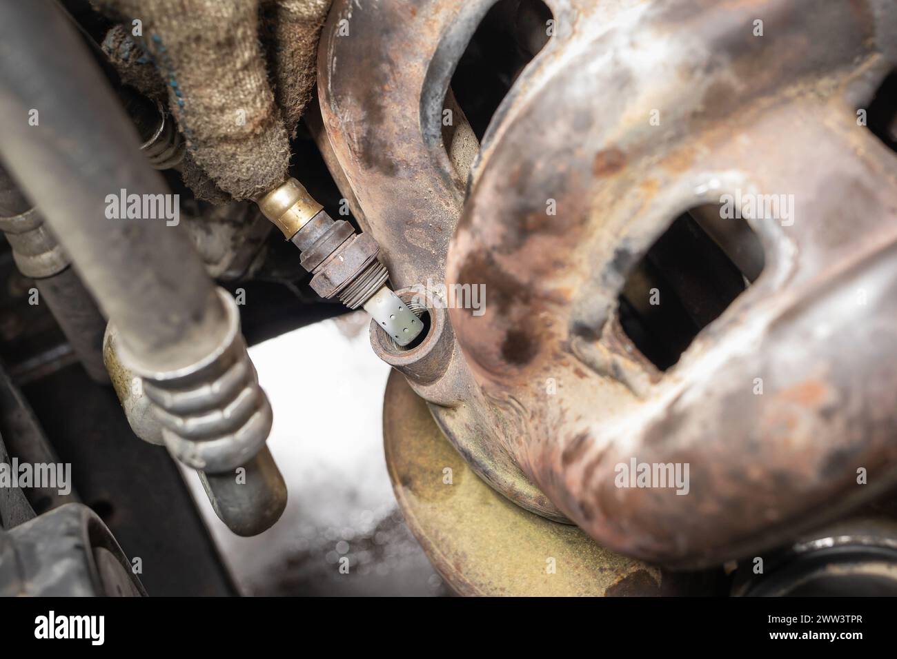 Lambda sensor hi-res stock photography and images - Alamy