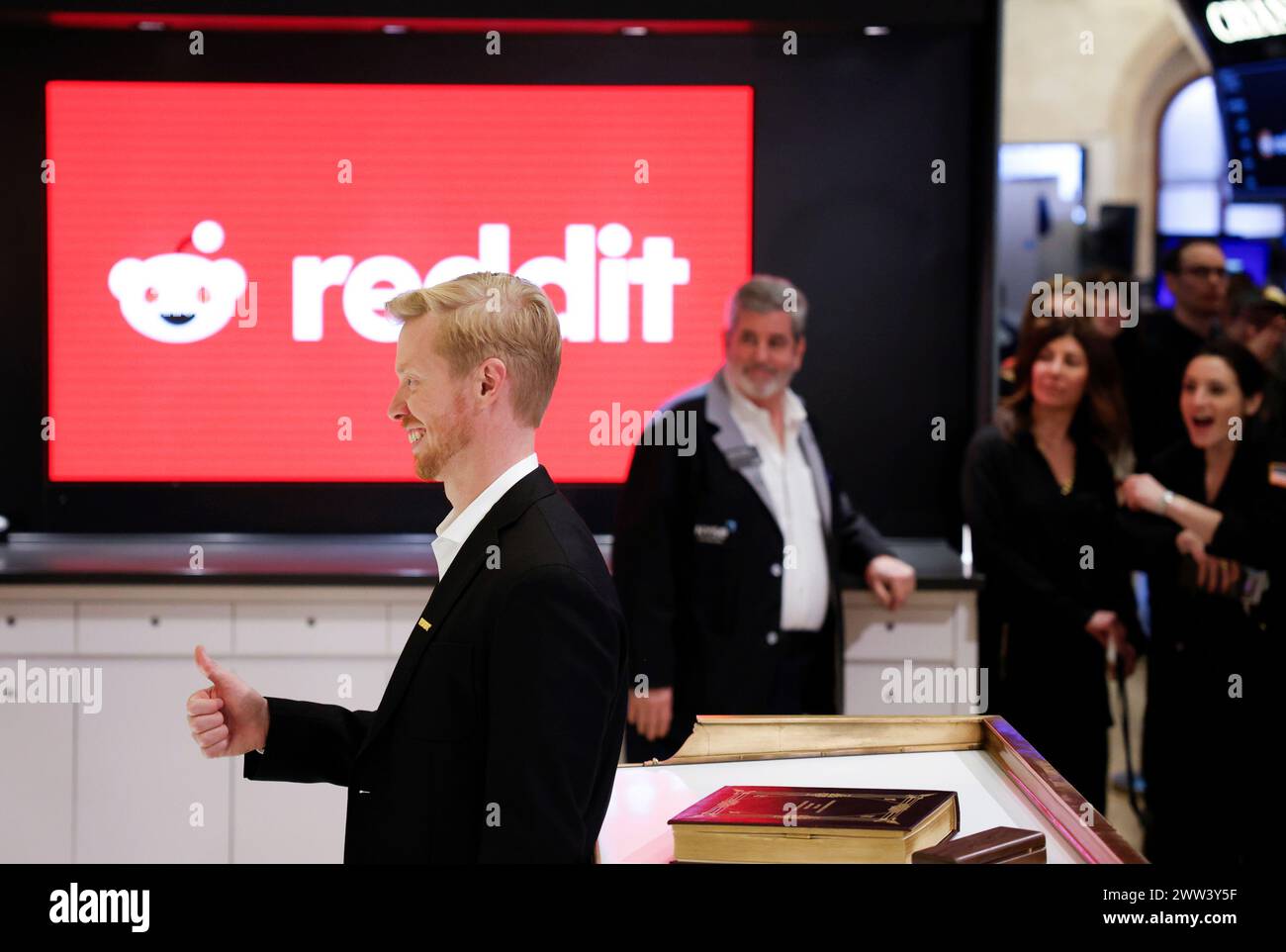 Nyse trading floor ipo hi-res stock photography and images - Alamy