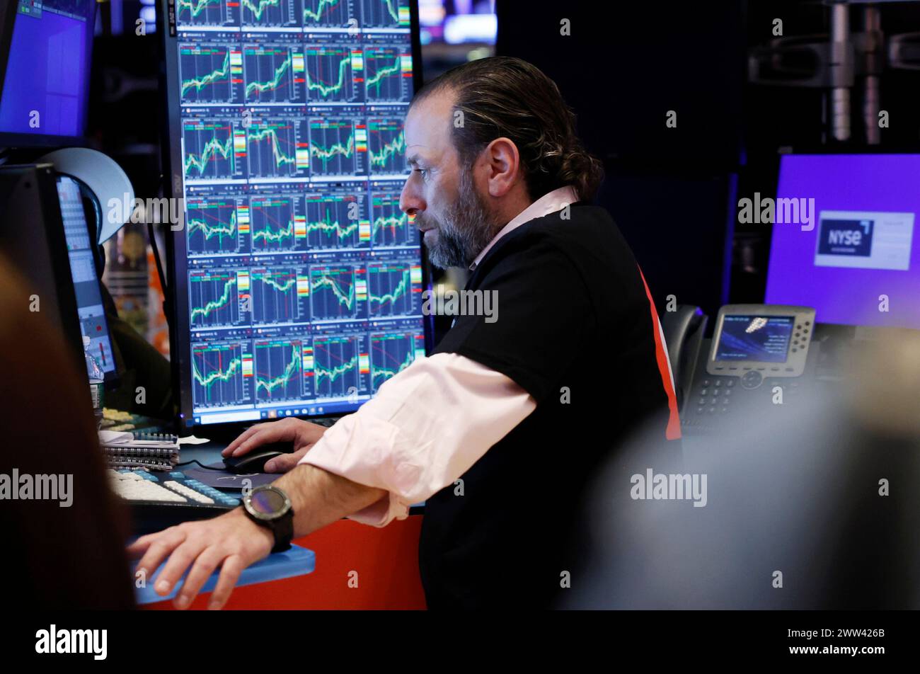 Nyse trading floor ipo hi-res stock photography and images - Alamy
