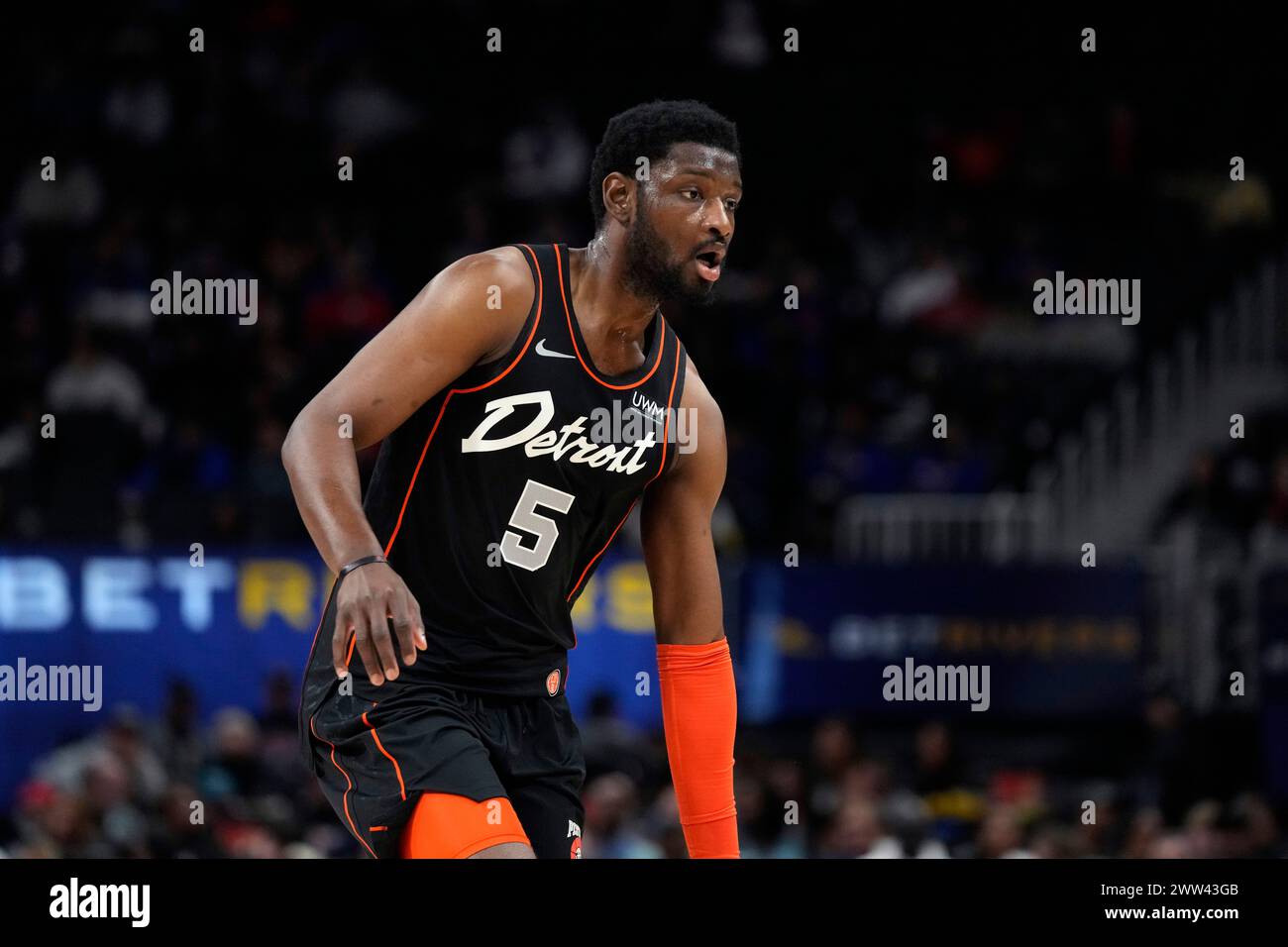 Detroit Pistons forward Chimezie Metu plays during the second half of ...