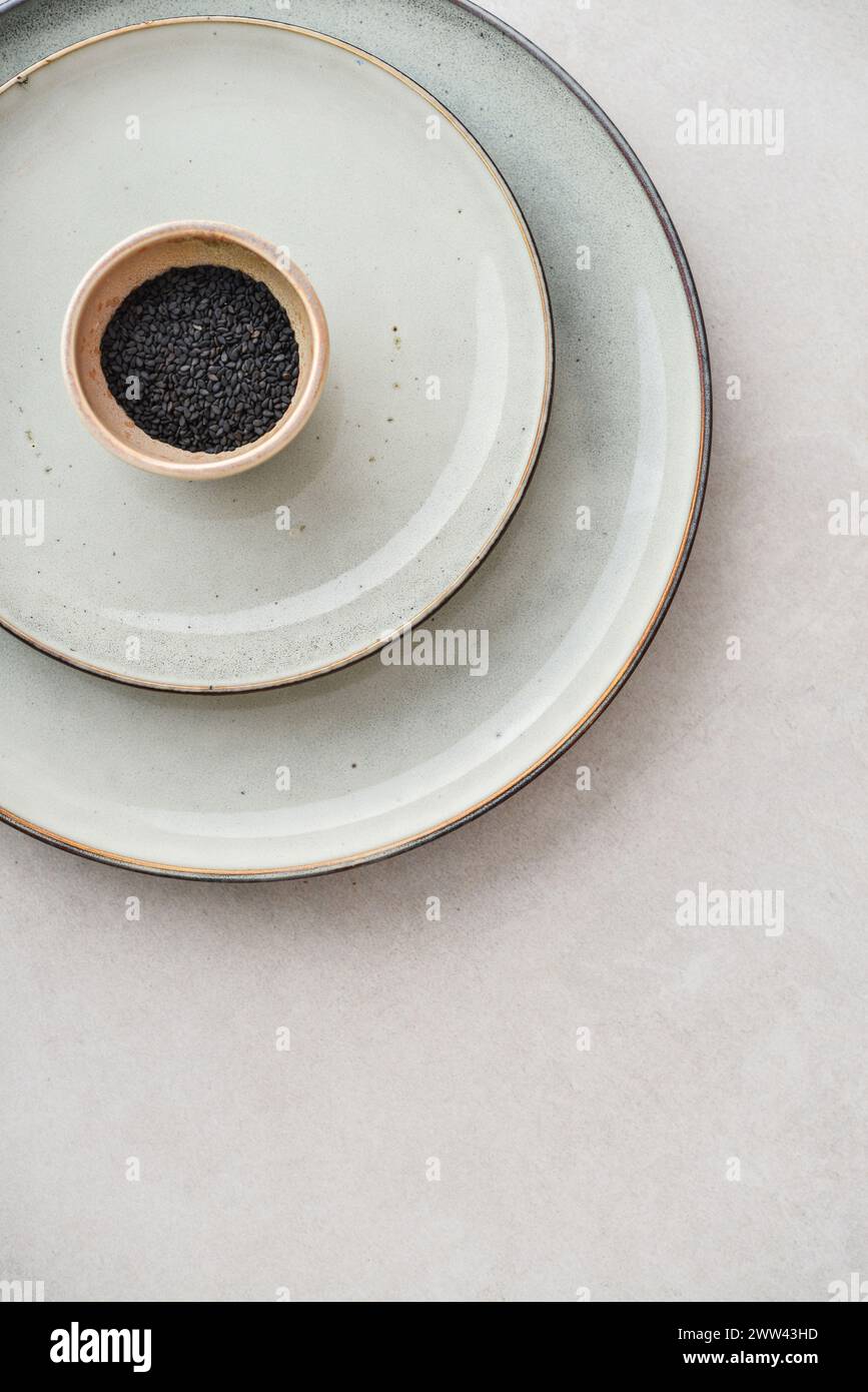 Set of plates different sizes hi-res stock photography and images - Alamy