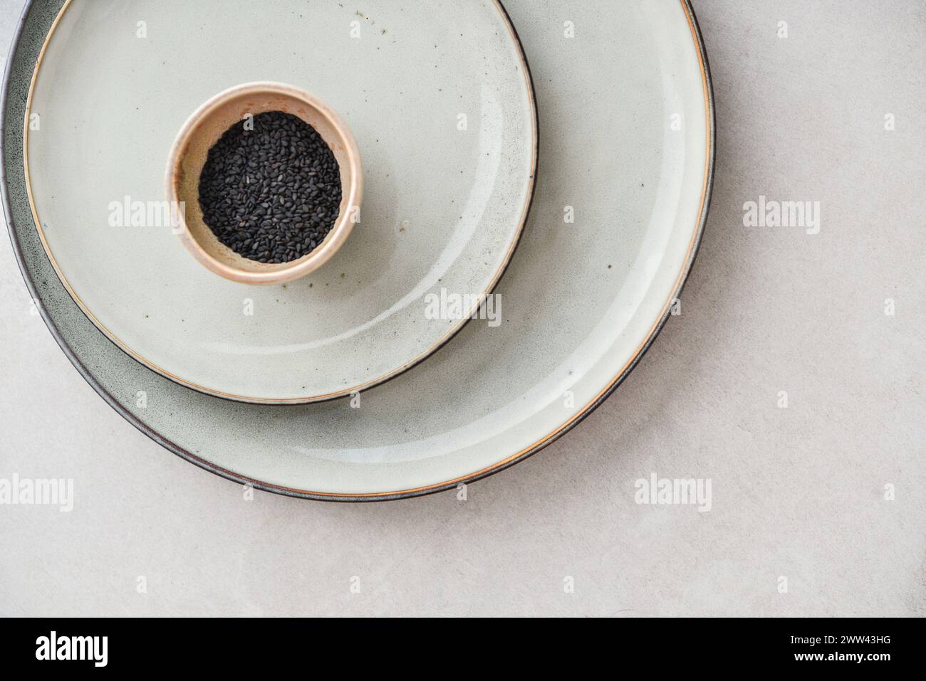 Different plate sizes hi-res stock photography and images - Alamy