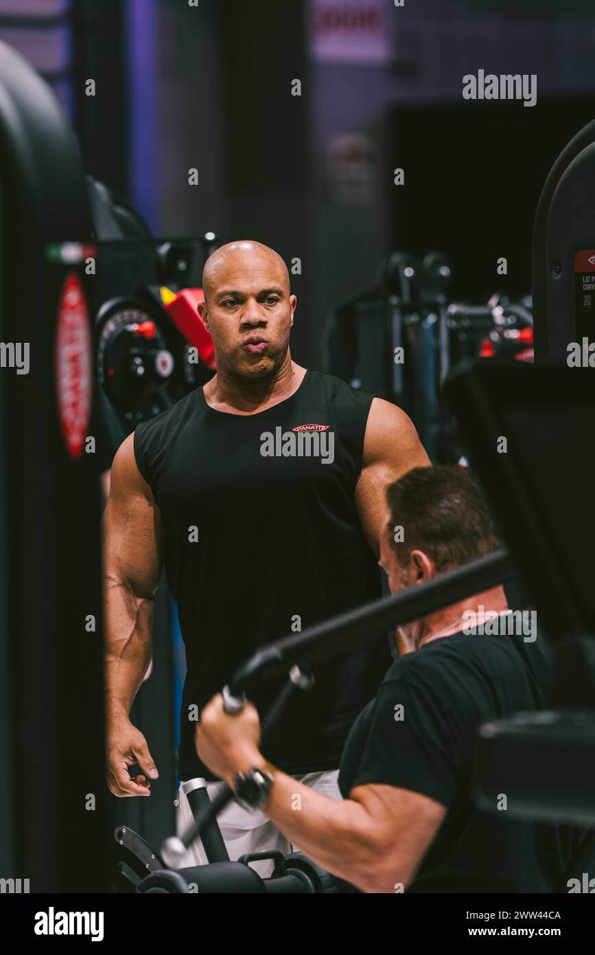 Arnold Schwarzenegger & Phil Heath train at the Arnolds Sport Festival ...