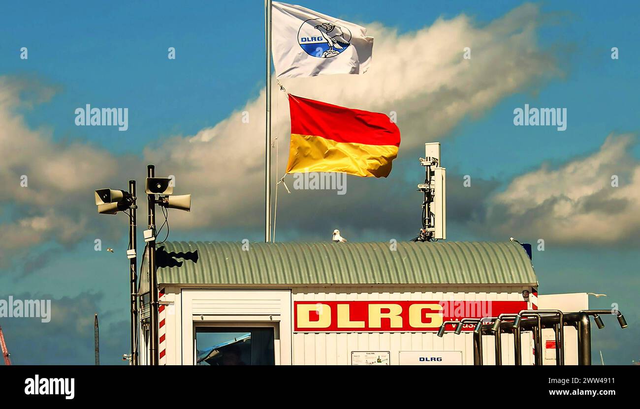 Fahnenmast am strand hi-res stock photography and images - Alamy