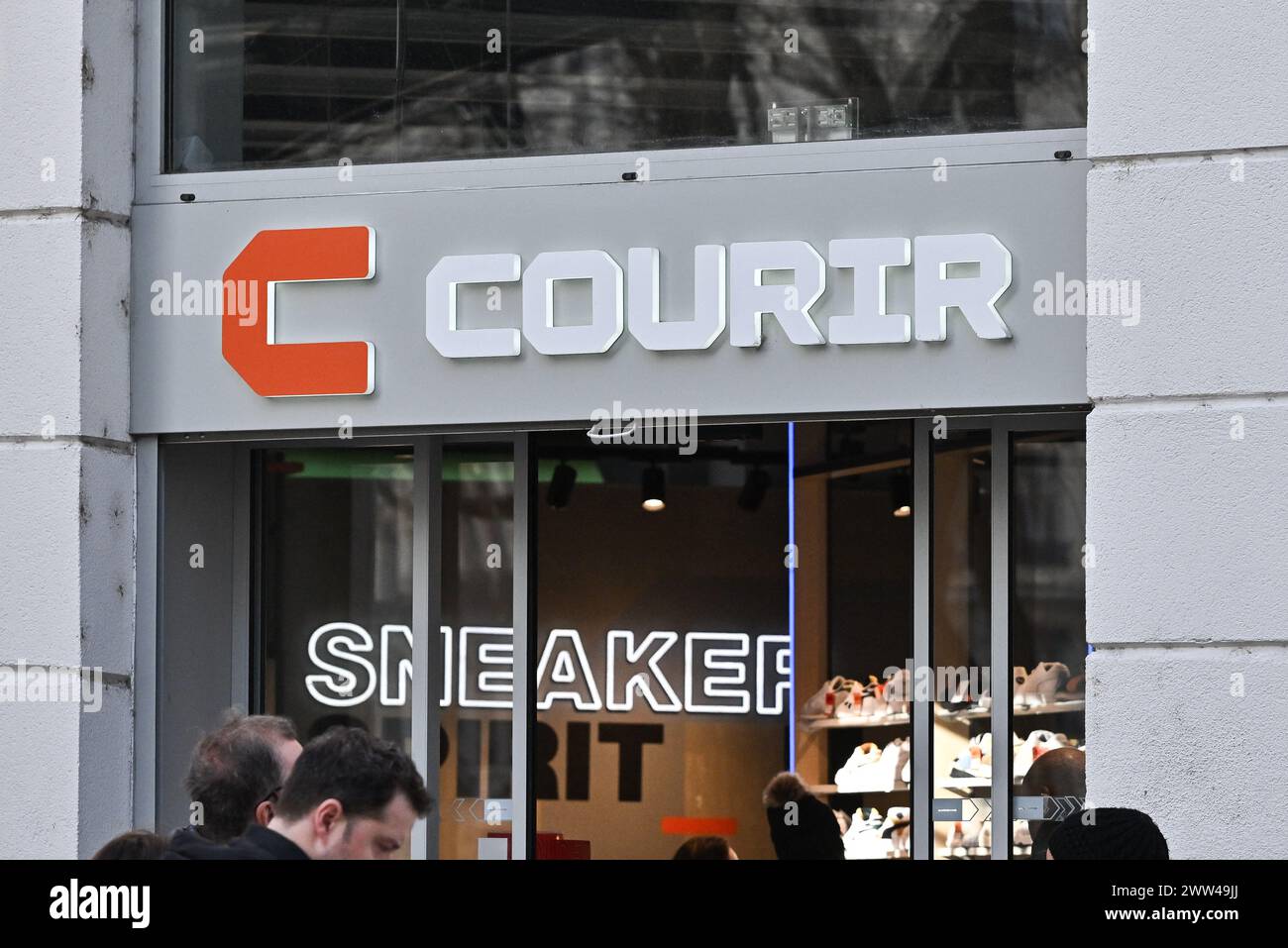 Courir logo hi-res stock photography and images - Alamy