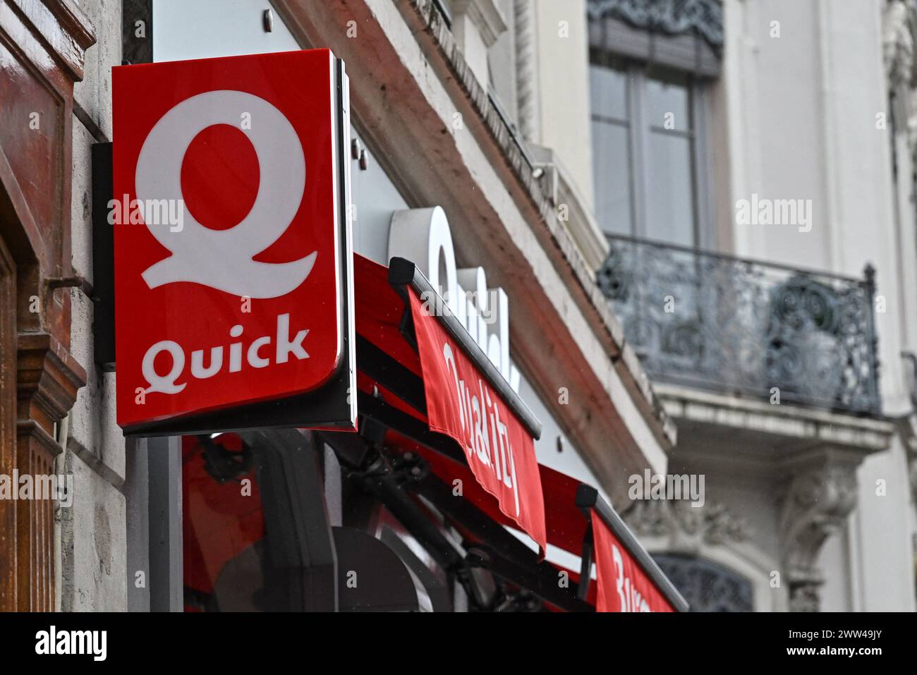 Quick Restaurant Illustration of commercial signs and shops in Lyon ...