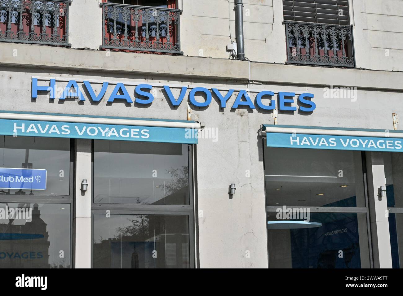Havas Voyages Illustration of commercial signs and shops in Lyon ...