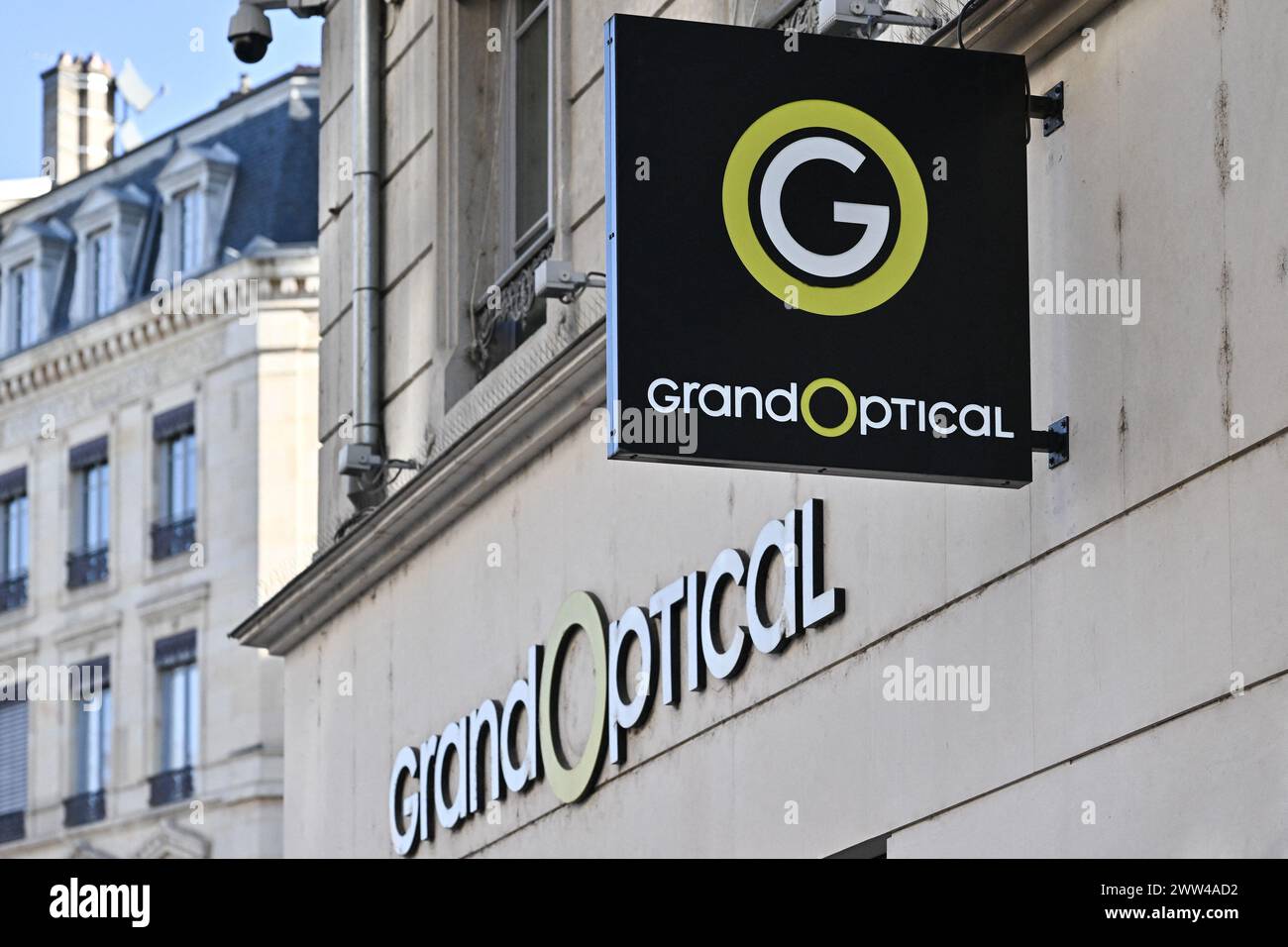 Grand Optical Illustration of commercial signs and shops in Lyon ...