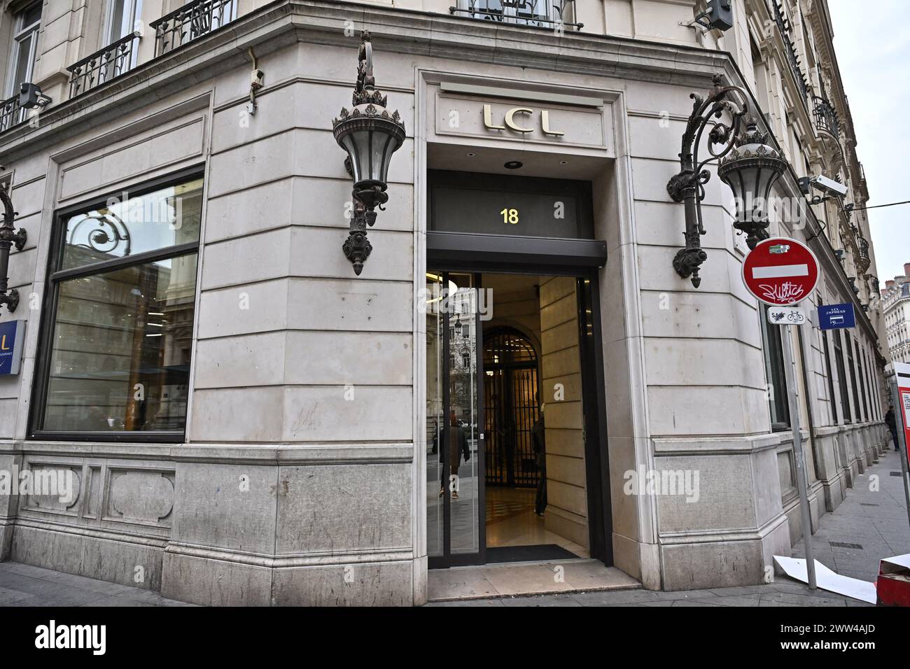Lyon, France. 29th Jan, 2024. LCL Bank Illustration of commercial signs ...