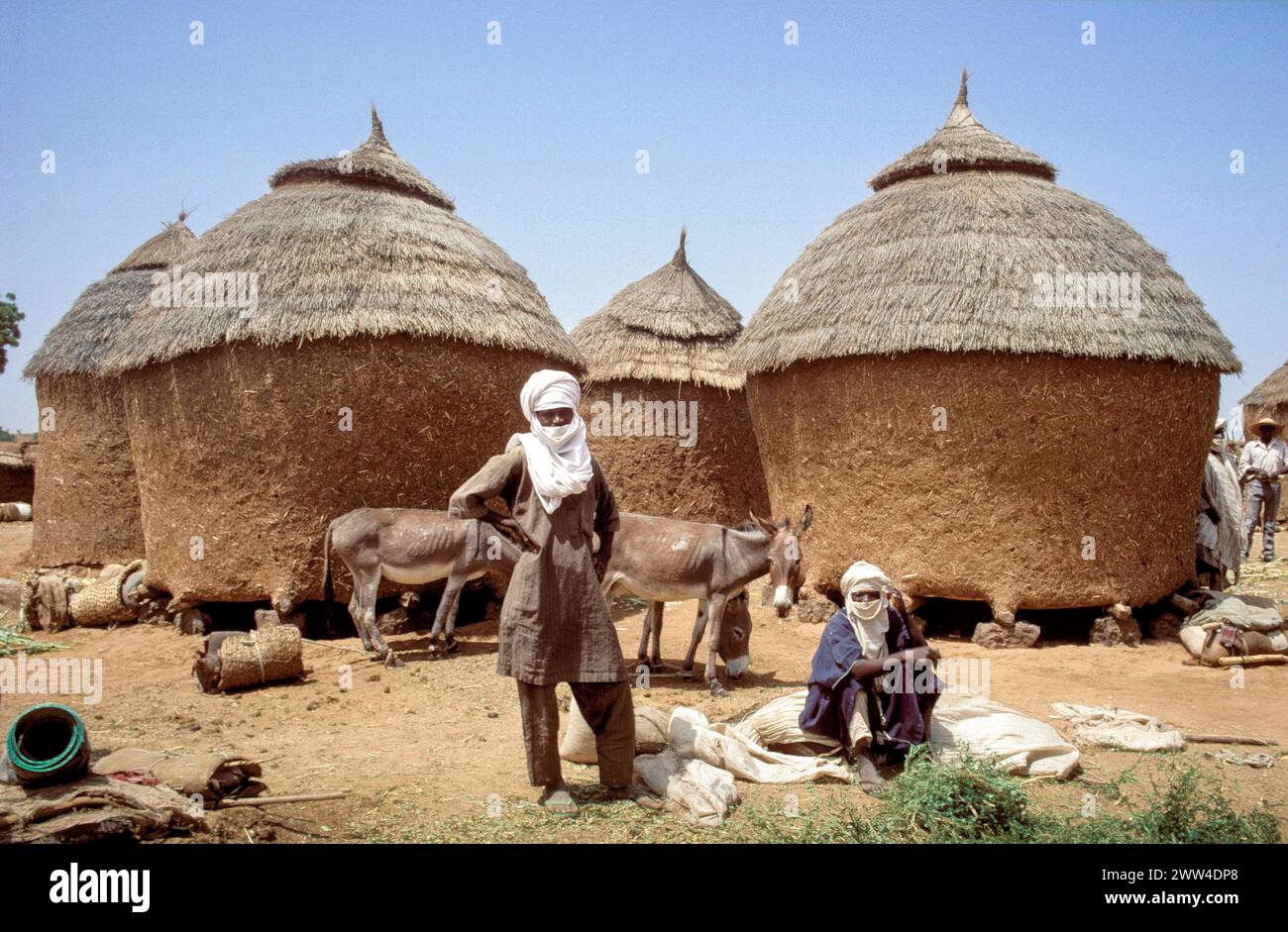 Traditional man in niger hi-res stock photography and images - Alamy