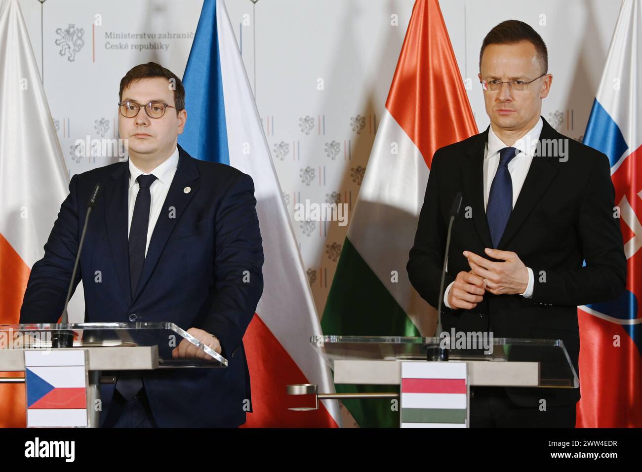 Hungarian foreign minister Peter Szijjarto (R) and Czech foreign ...
