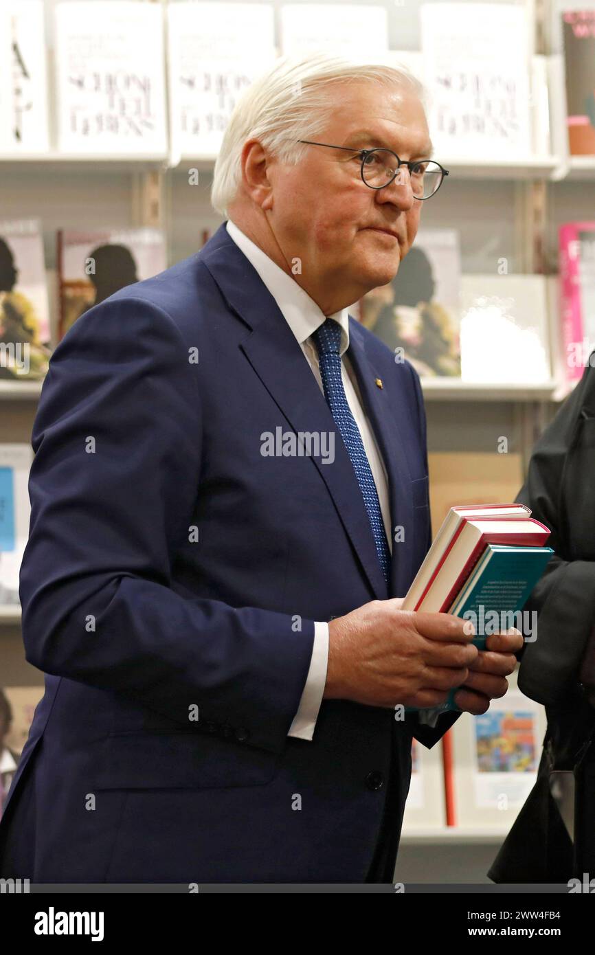 Frank-Walter Steinmeier am Stand vom Carl Hanser Verlag auf der ...