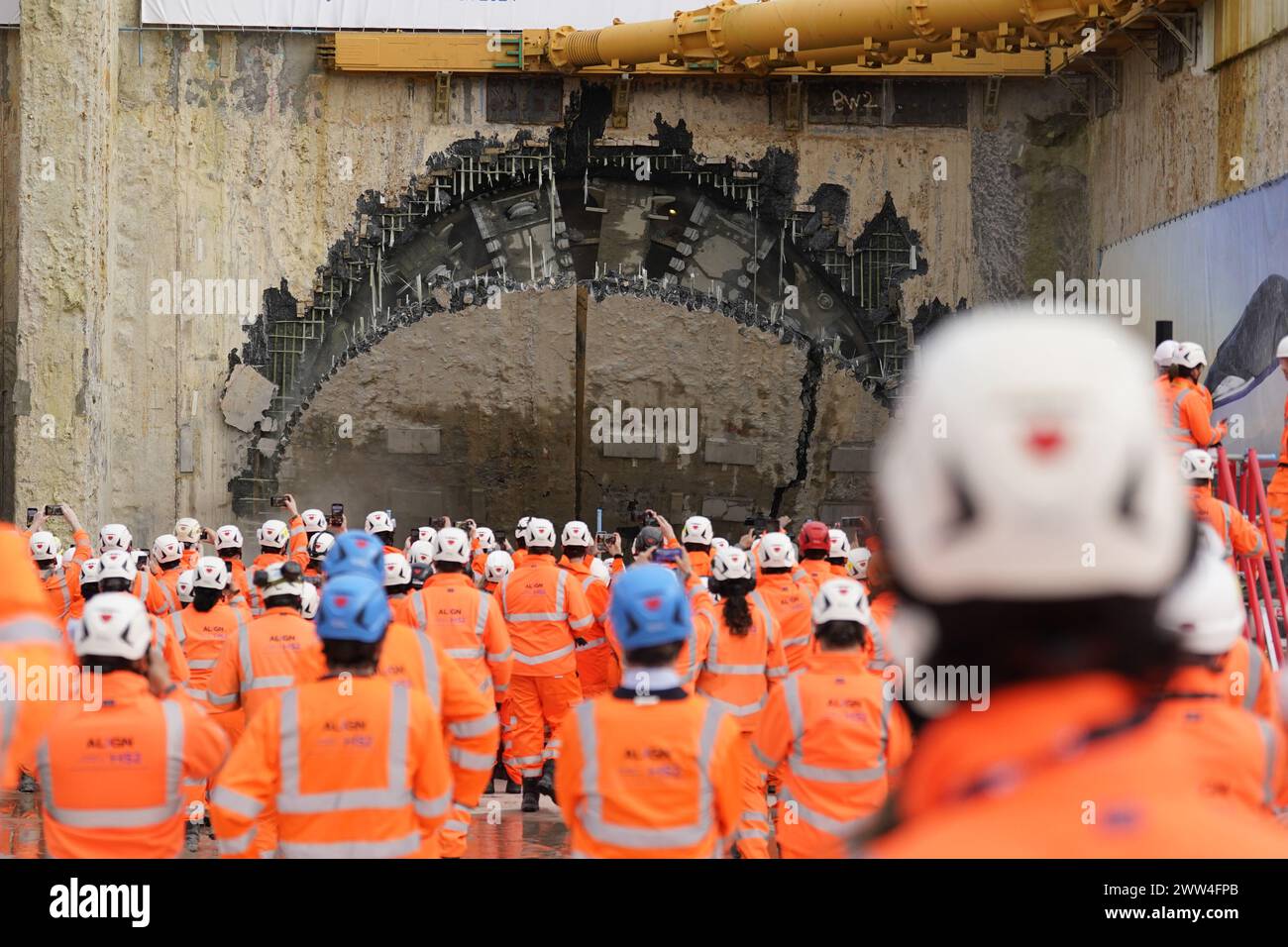 Boring machine Cecelia breaks through digging the longest tunnel in the ...
