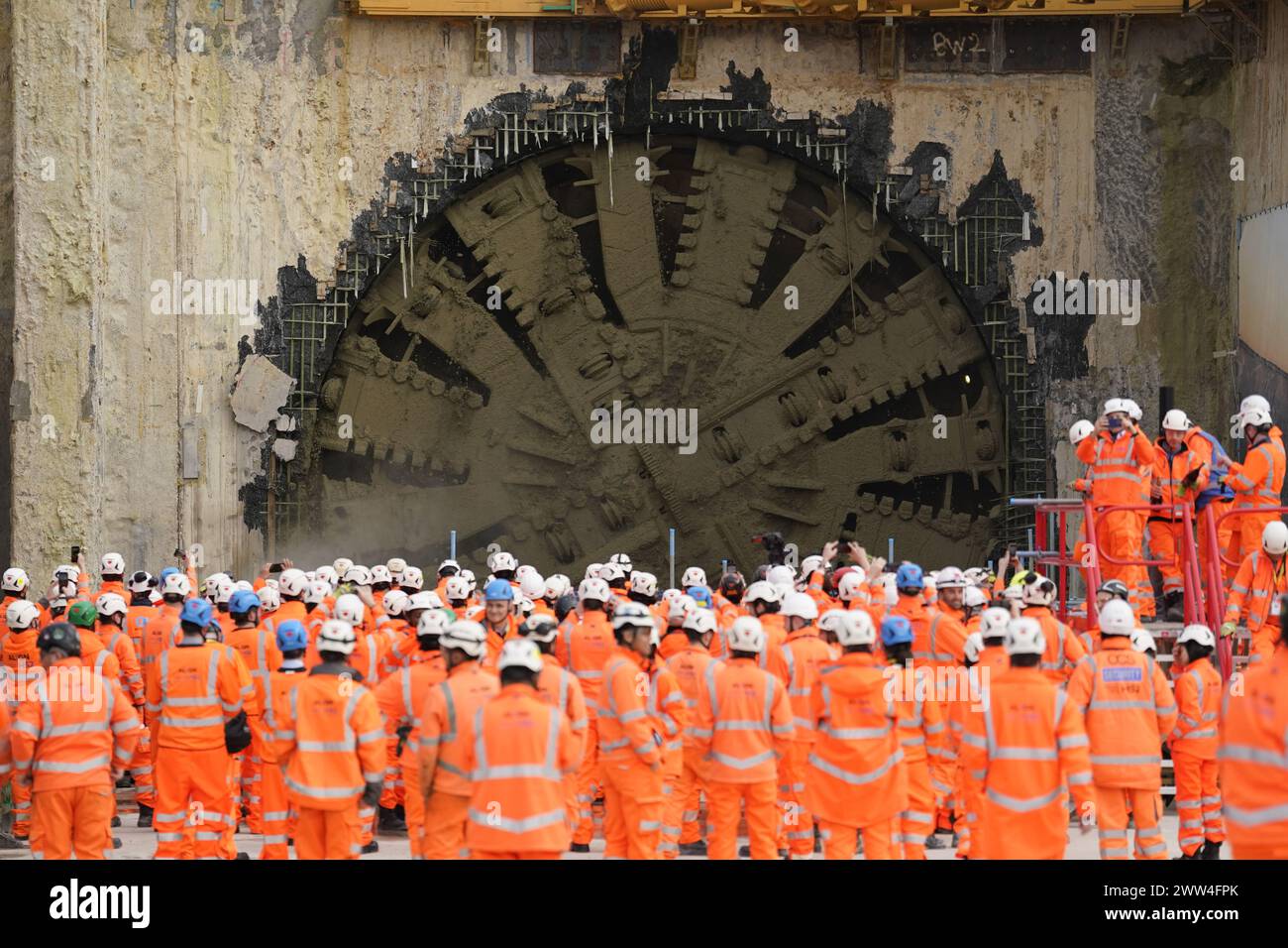 Boring machine Cecelia breaks through digging the longest tunnel in the ...