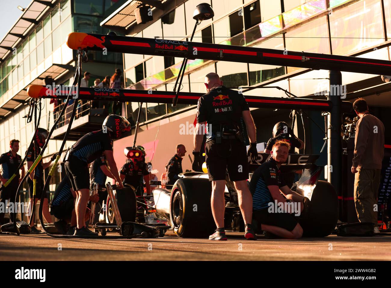 Red bull racing pit stop hi-res stock photography and images - Alamy