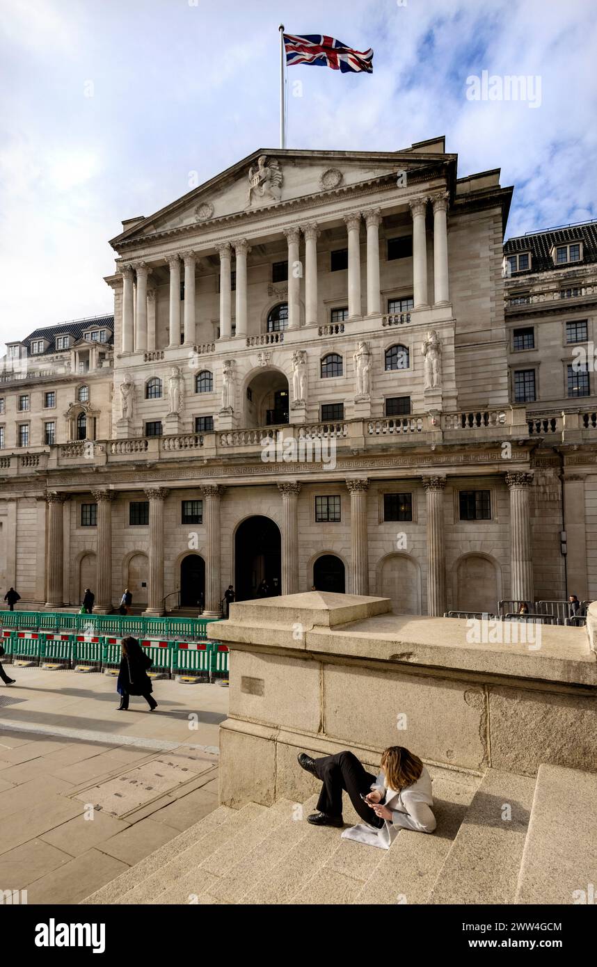 pic shows: Bank of England in no hurry to cut interest rates as they ...