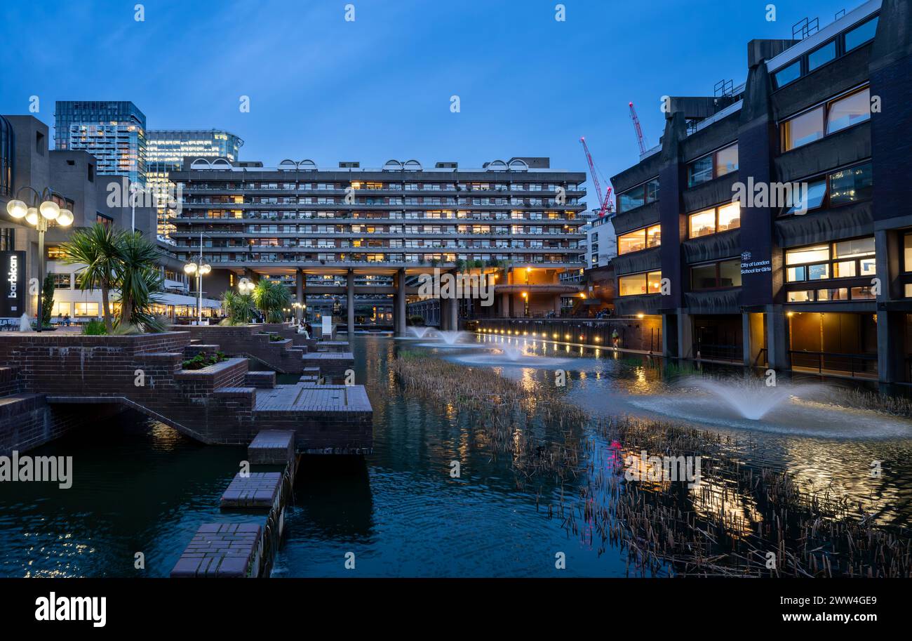 Barbican london fountains hi-res stock photography and images - Alamy