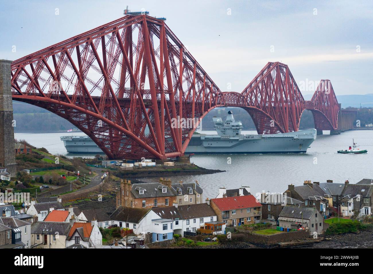 North Queensferry, Scotland, UK. 21st March, 2024. Royal Navy aircraft carrier HMS Queen ...