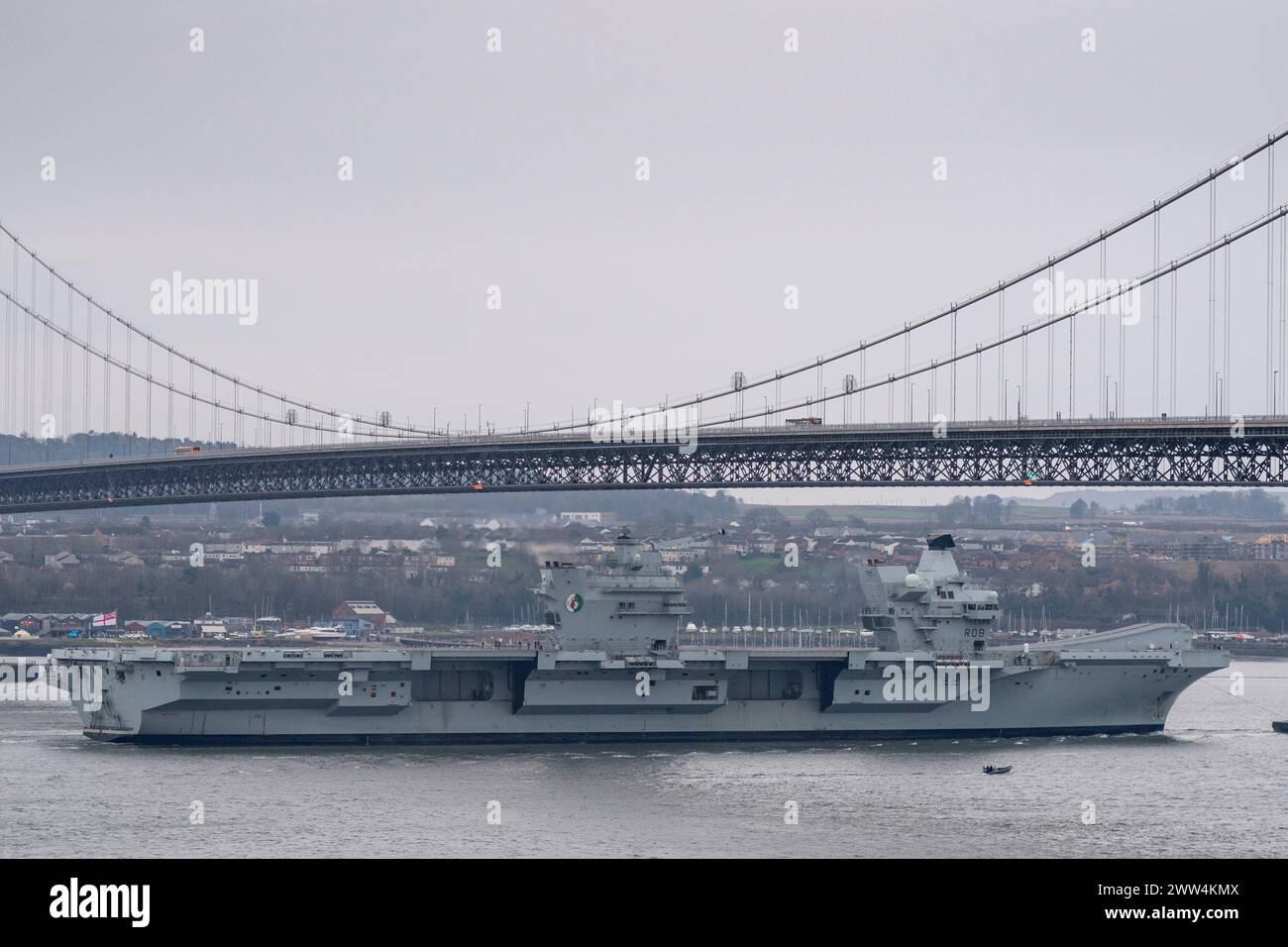 Royal Navy aircraft carrier HMS Queen Elizabeth sails under Forth Road ...