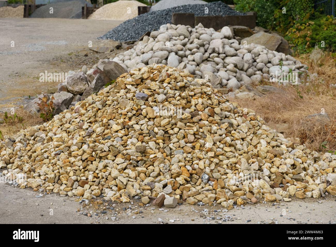 Piled boulders hi-res stock photography and images - Alamy