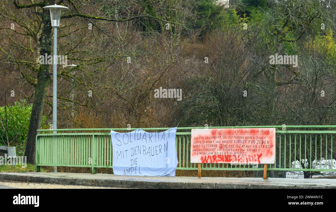 Bauern, Protest am Strassenrand, Solidaritaet mit den Bauern, die Ampel ...