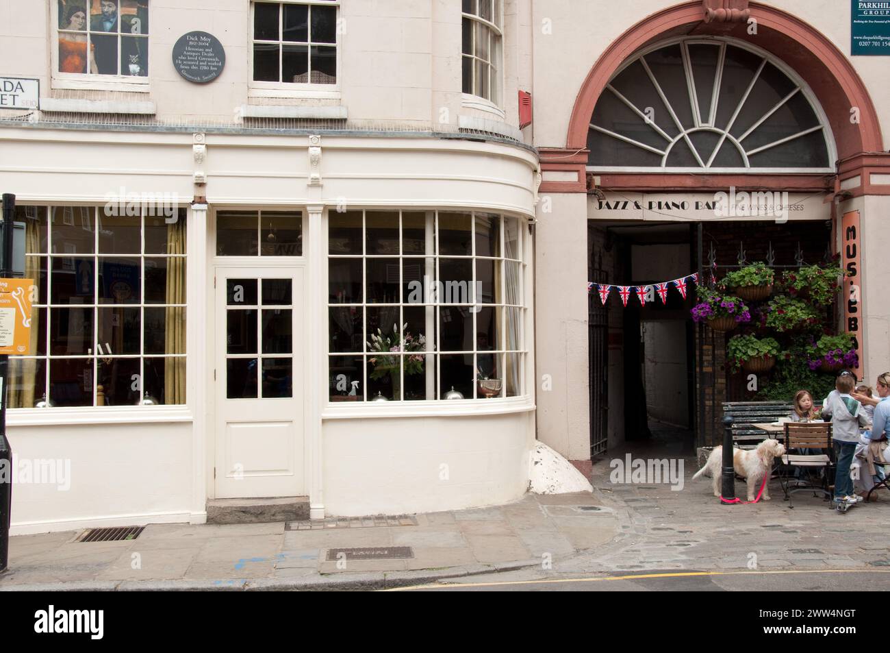 Old coaching inn hi-res stock photography and images - Alamy