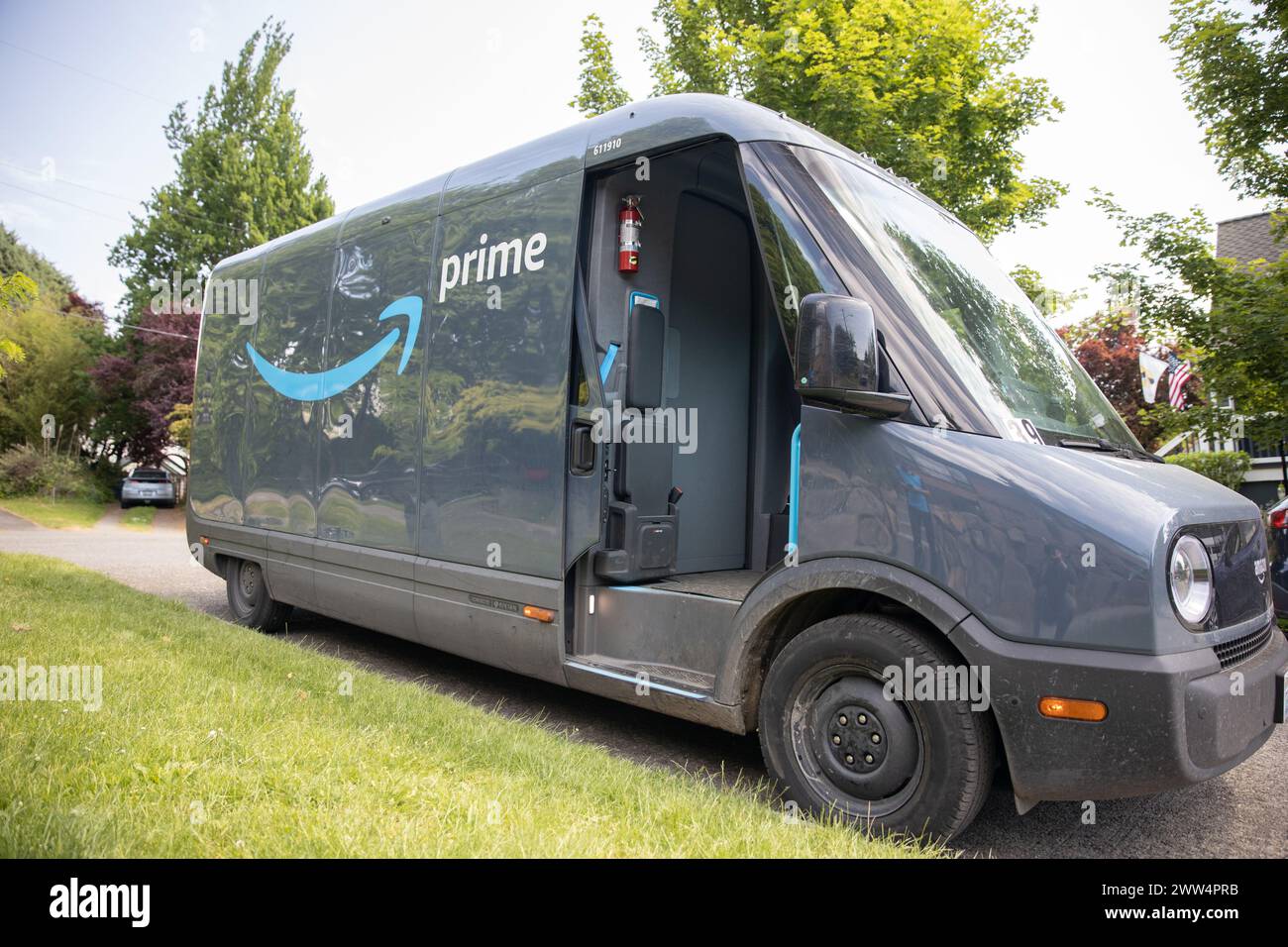 Amazon delivery van hi-res stock photography and images - Alamy