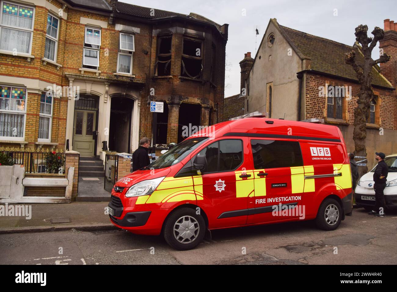 London, UK. 21st March 2024. Fire investigators and forensics on the ...