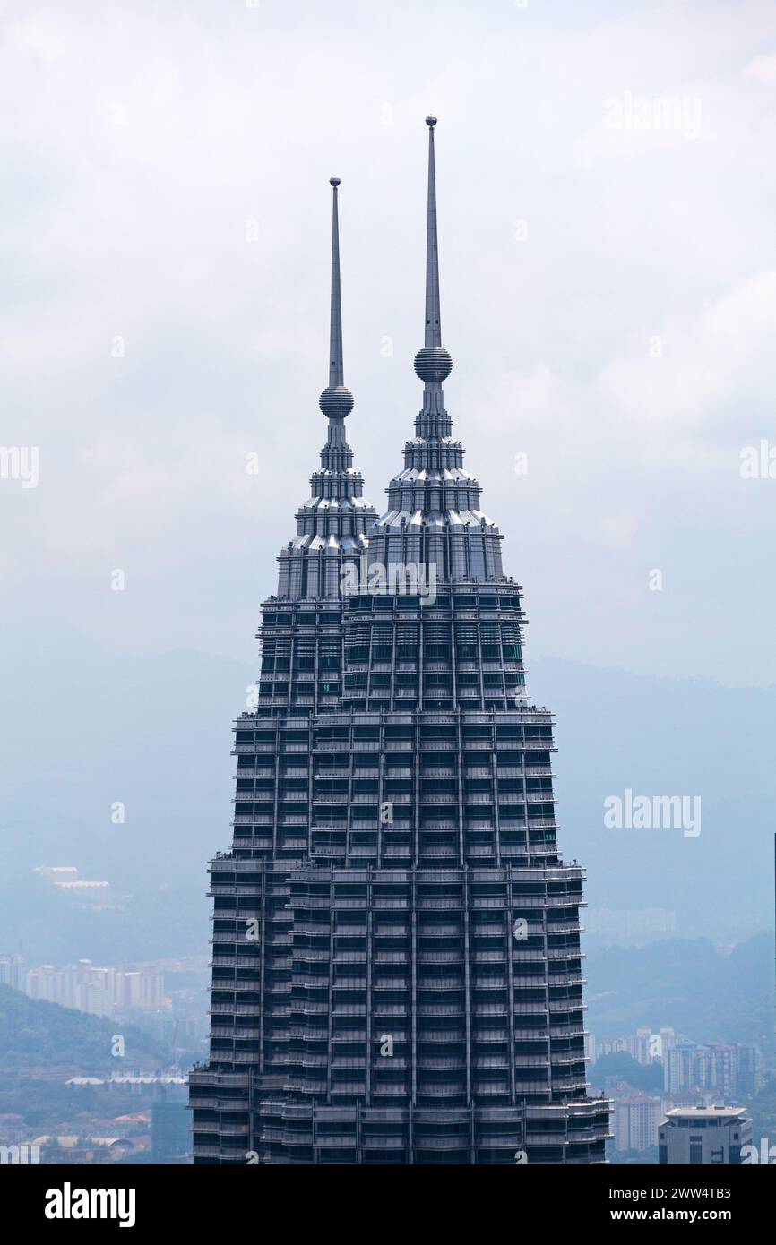 The Petronas Towers, also known as the Petronas Twin Towers are the ...