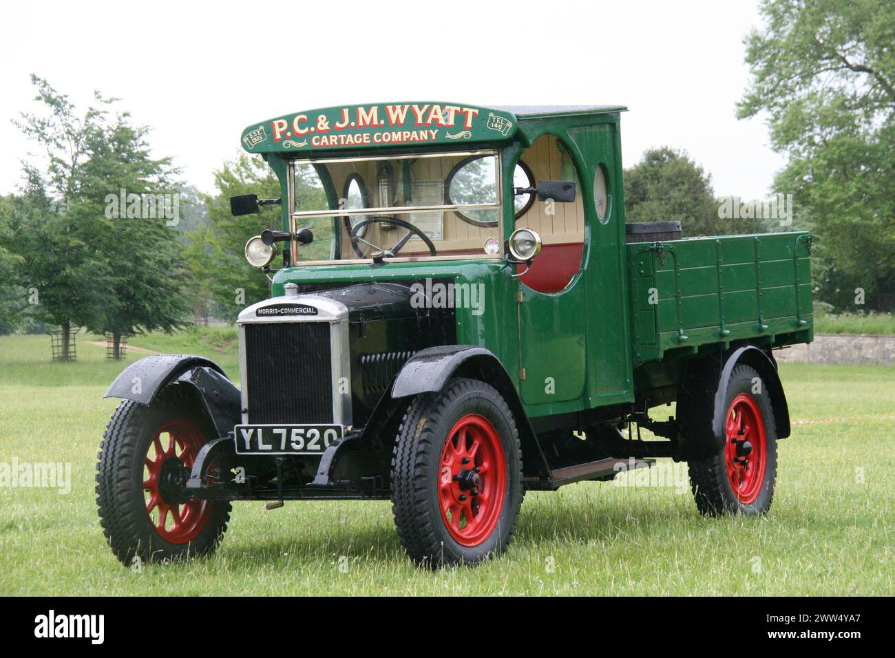 Morris commercial lorry hi-res stock photography and images - Alamy