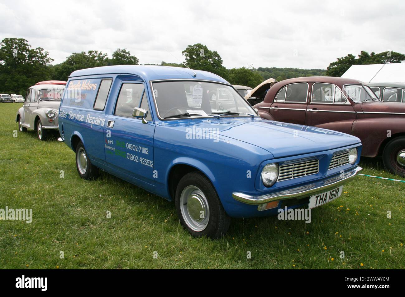 A CLASSIC MORRIS MARINA VAN AT A CLASSIC CAR SHOW Stock Photo - Alamy